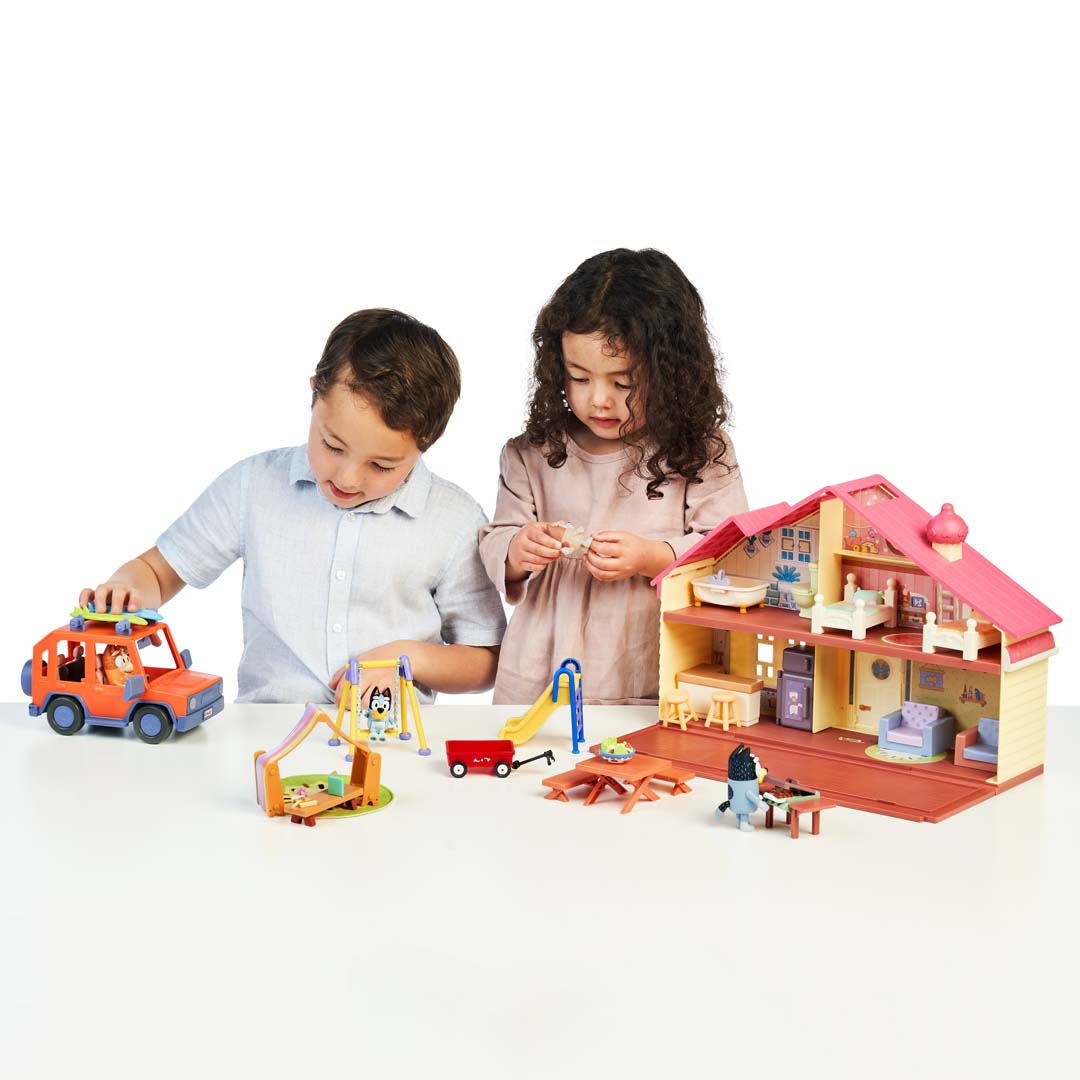 BLUEY Family Car with Bluey Figure and Surfboards