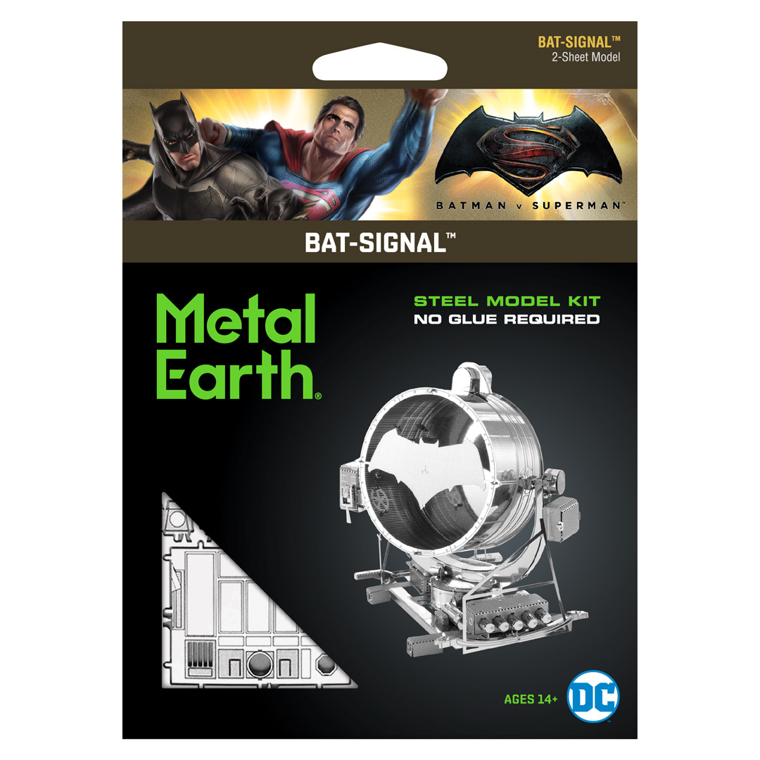 Metal Earth: Batman vs Superman Bat-Signal